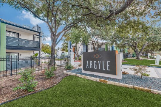 Spacious Apartments in Westside, Houston | The Argyle